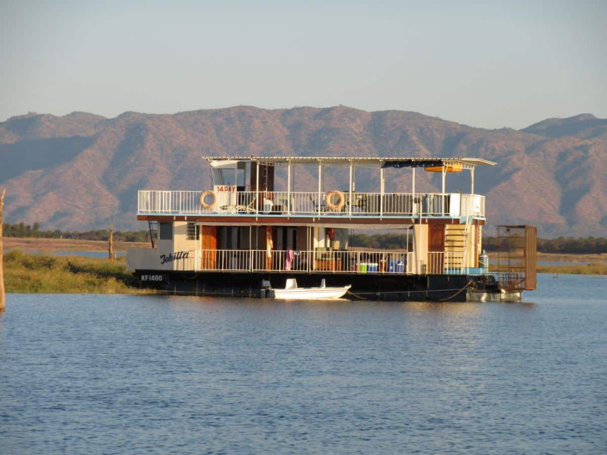 Tehilla Houseboat | Houseboats on Lake Kariba, Zimbabwe - Heartveld ...